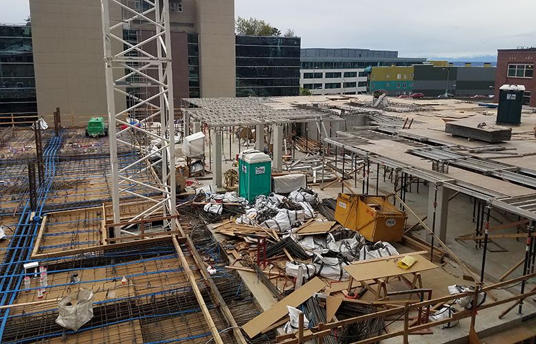Crane mishap sends debris crashing through Seattle construction site ...