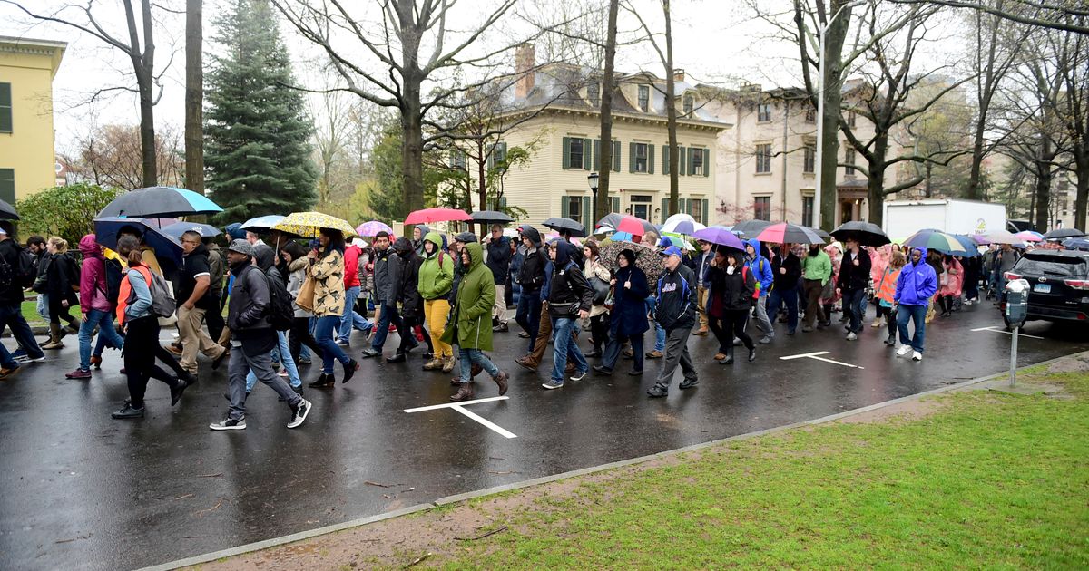 Yale grad students pledge hunger strike to press union bid | The ...
