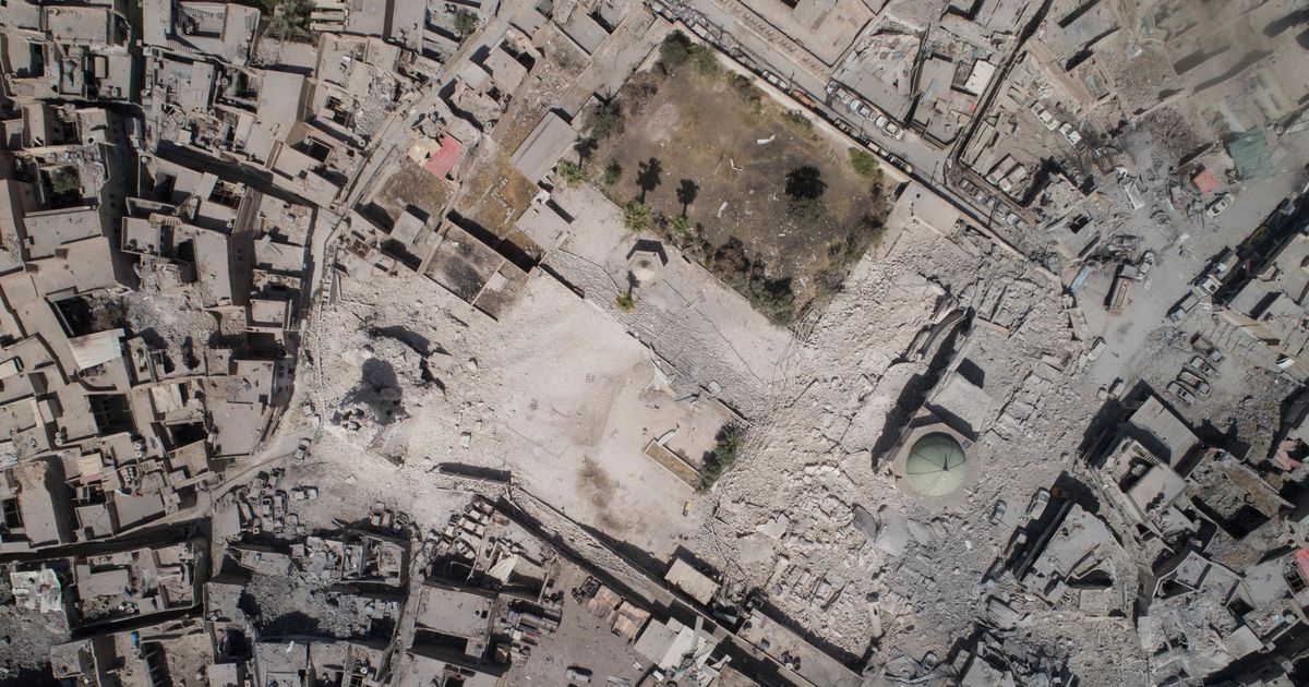 A Mosul mosque in rubble, victim of militants’ destruction | The ...
