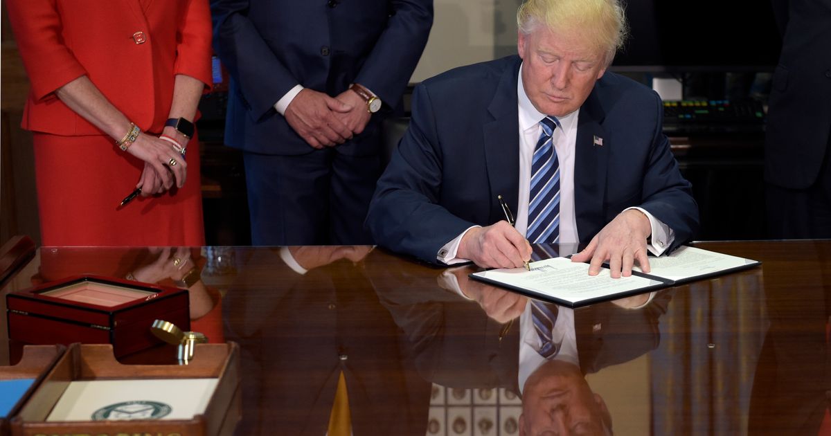 ‘The Daily Show’ is unveiling the Trump Twitter Library | The Seattle Times