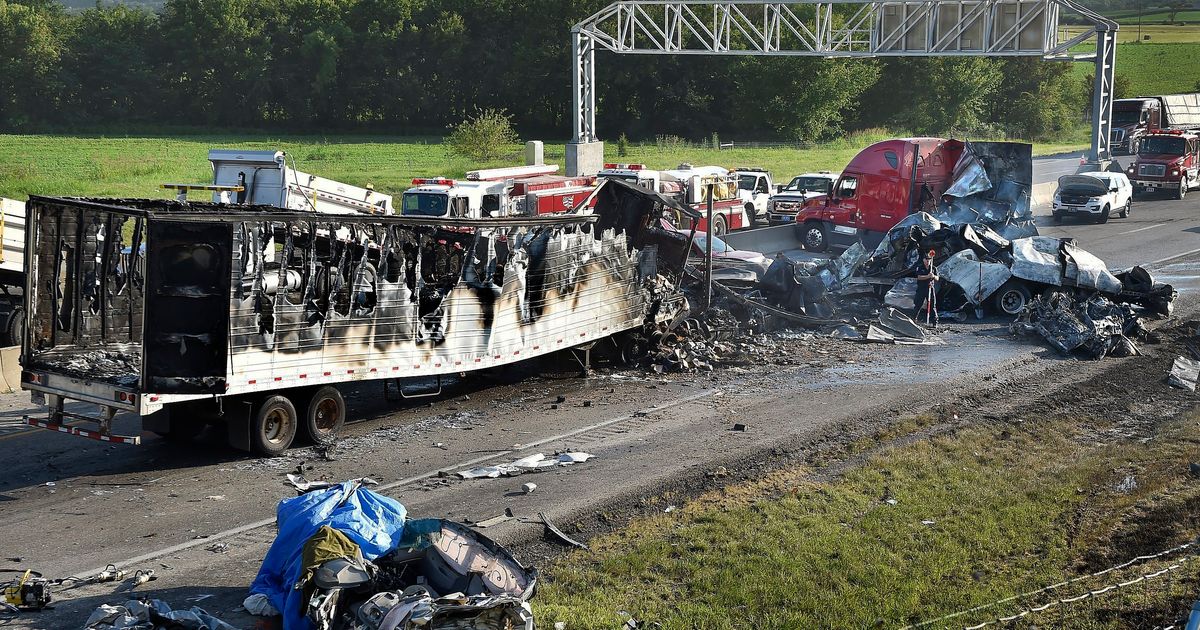 5 die in fiery, 6-vehicle pileup on I-70 in Kansas | The Seattle Times