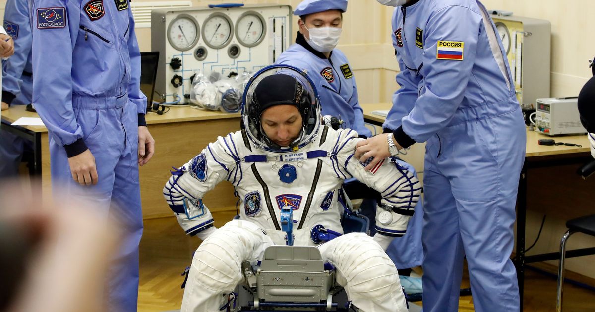 Space capsule with 3 astronauts blasts off to orbiting lab | The ...