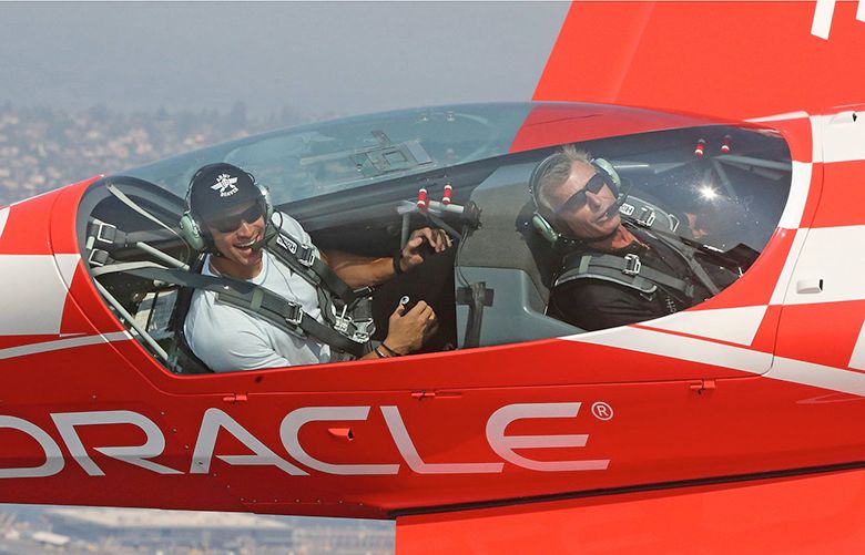 Seahawks’ Jimmy Graham takes flight over Seattle with legendary ...