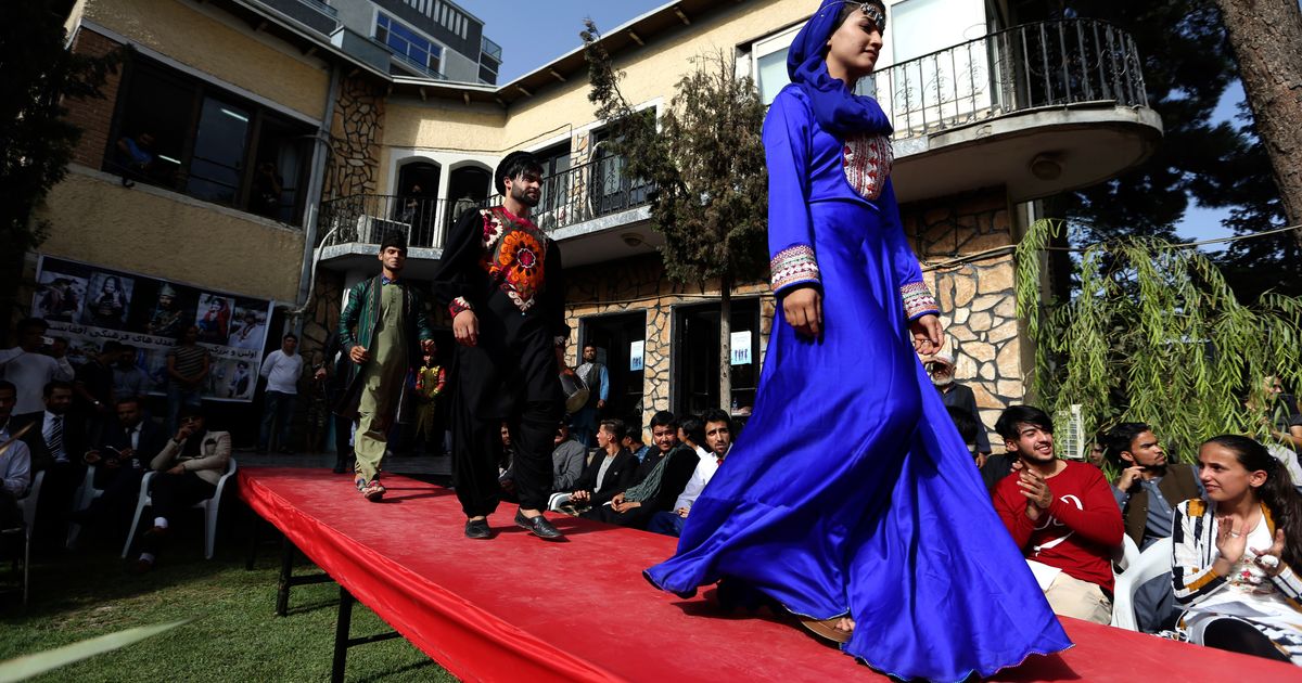 Kabul catwalk: Afghan models show off traditional clothing | The ...