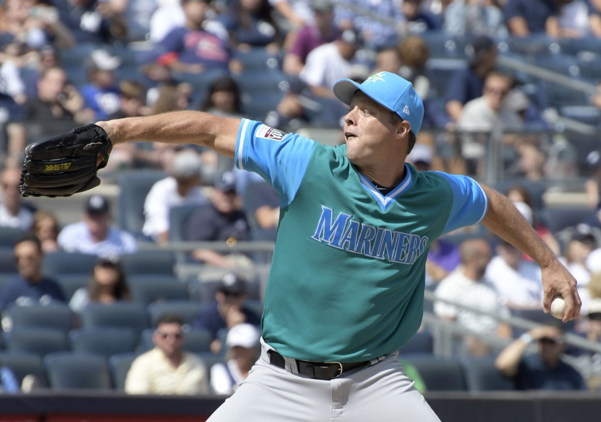 Andrew Albers didn’t get much help from Mariners teammates in loss to ...