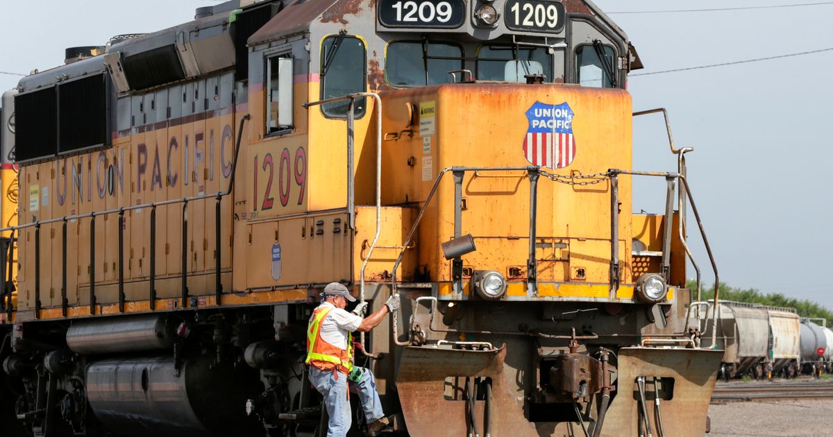 Union Pacific lays off 500 managers, 250 other rail workers | The ...