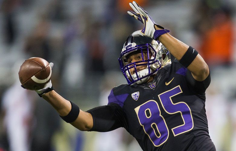 A hellish week: UW tight end David Ajamu breaks leg after apartment ...