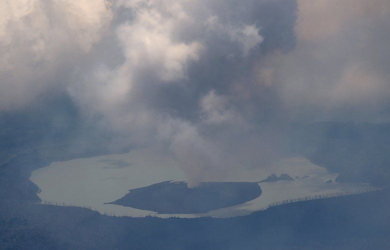 Belching Vanuatu volcano may blow, forces 7,000 to flee | The Seattle Times