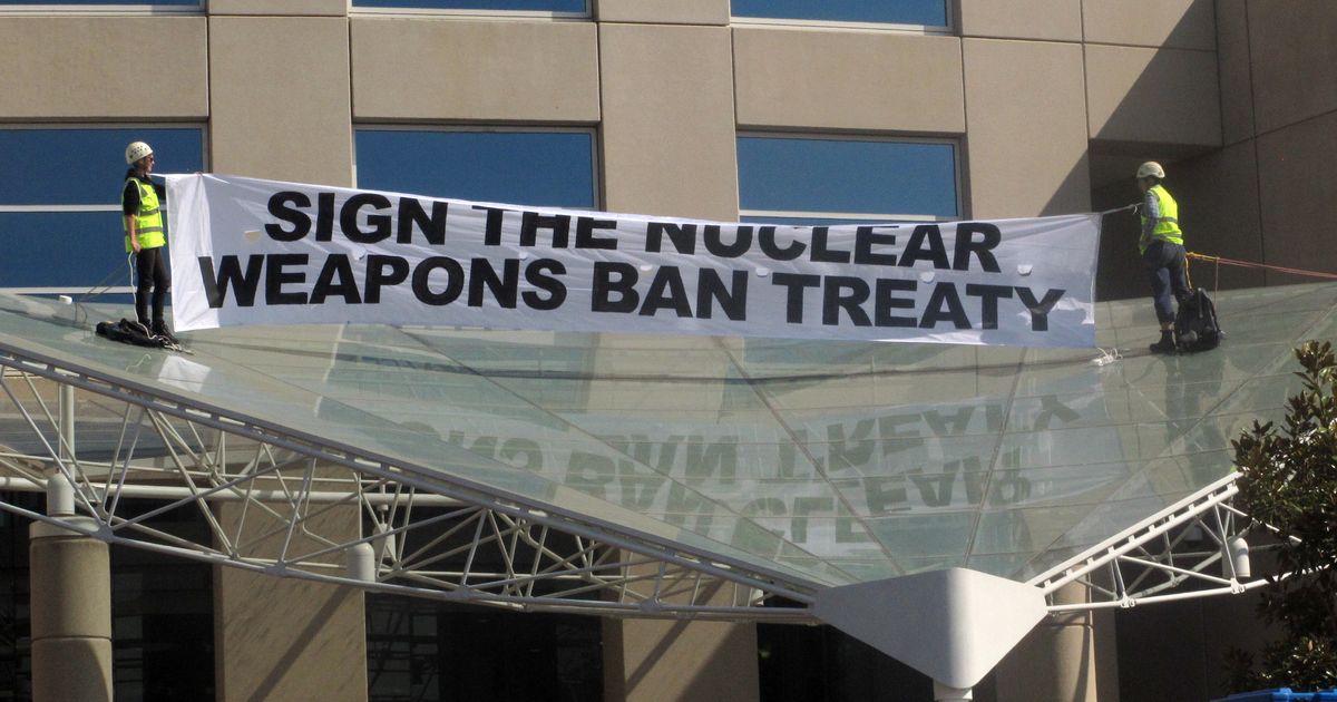 Anti-nuclear weapons protesters scale Australian building | The Seattle ...