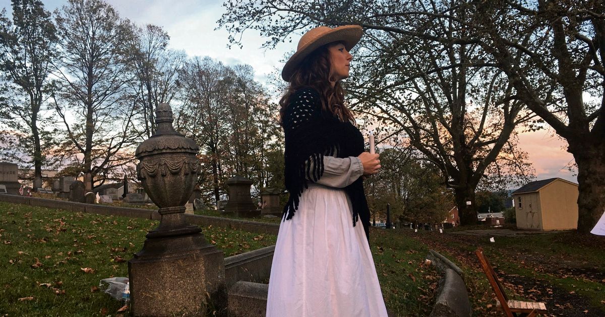 Cemetery’s ‘Ghost Tour’ brings local history to life | The Seattle Times