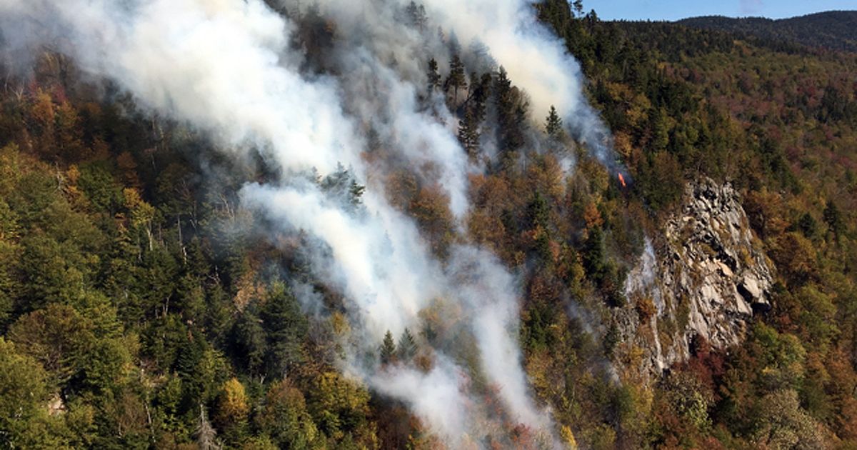 New Hampshire brush fire burns near popular hiking area | The Seattle Times