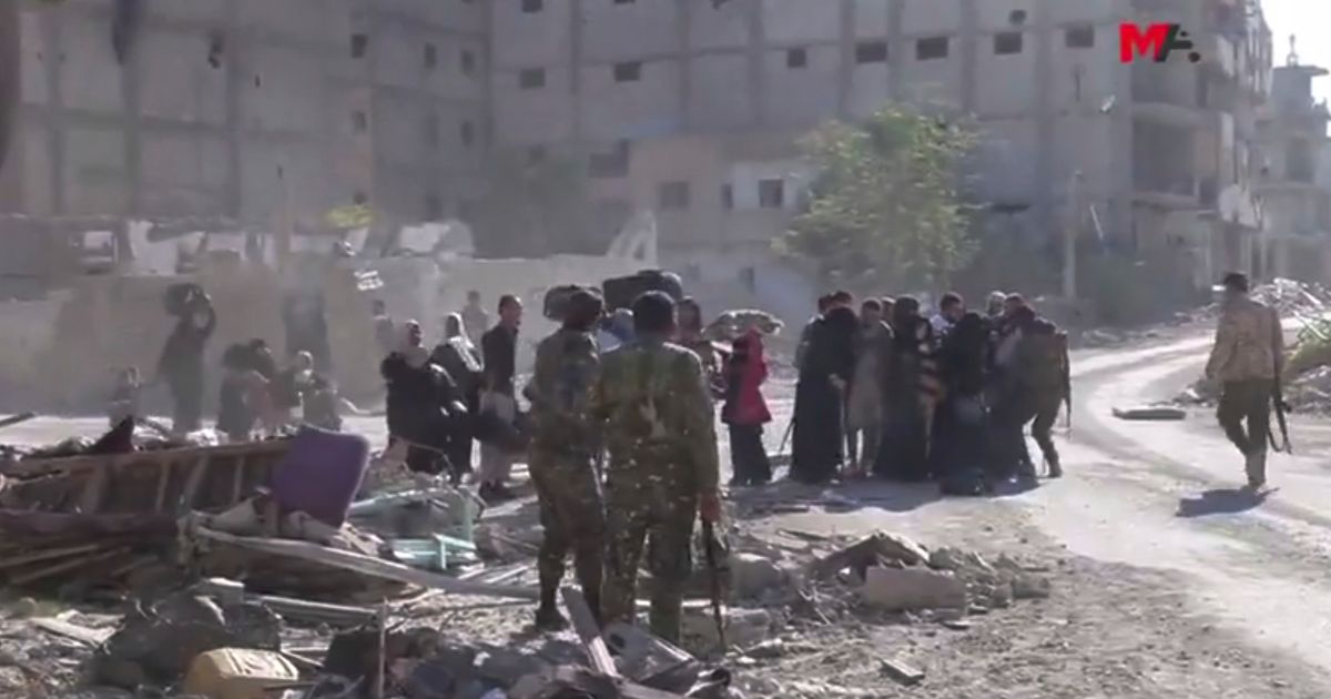 Syria: Local militants evacuate as Raqqa battle nears end | The Seattle ...