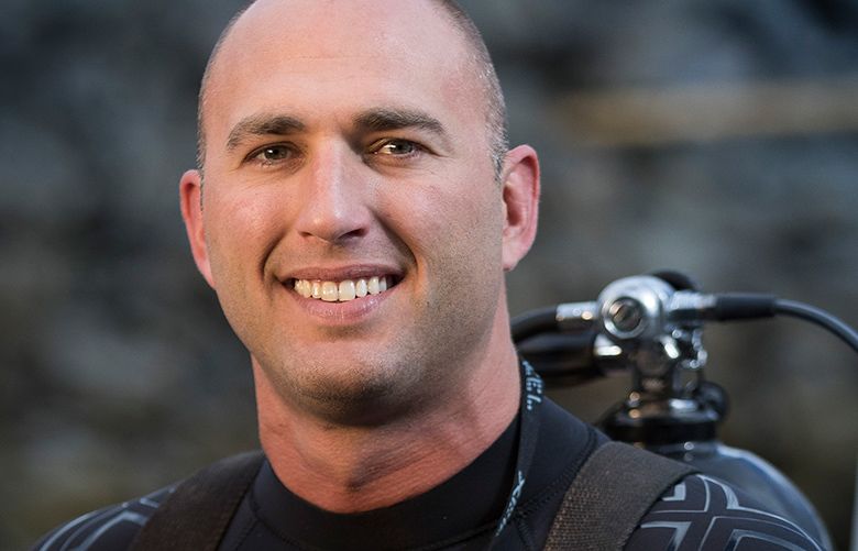 Navy deep sea diver Jason L. Peters’ cool job | The Seattle Times