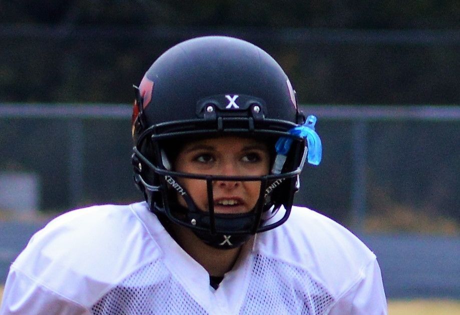Female kicker for Strawn football takes pride in team | The Seattle Times