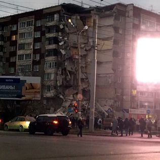 3 killed as apartment building collapses in Russia | The Seattle Times