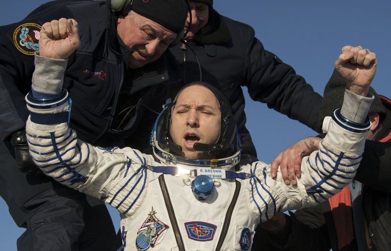 Space capsule with 3 astronauts returns to Earth | The Seattle Times