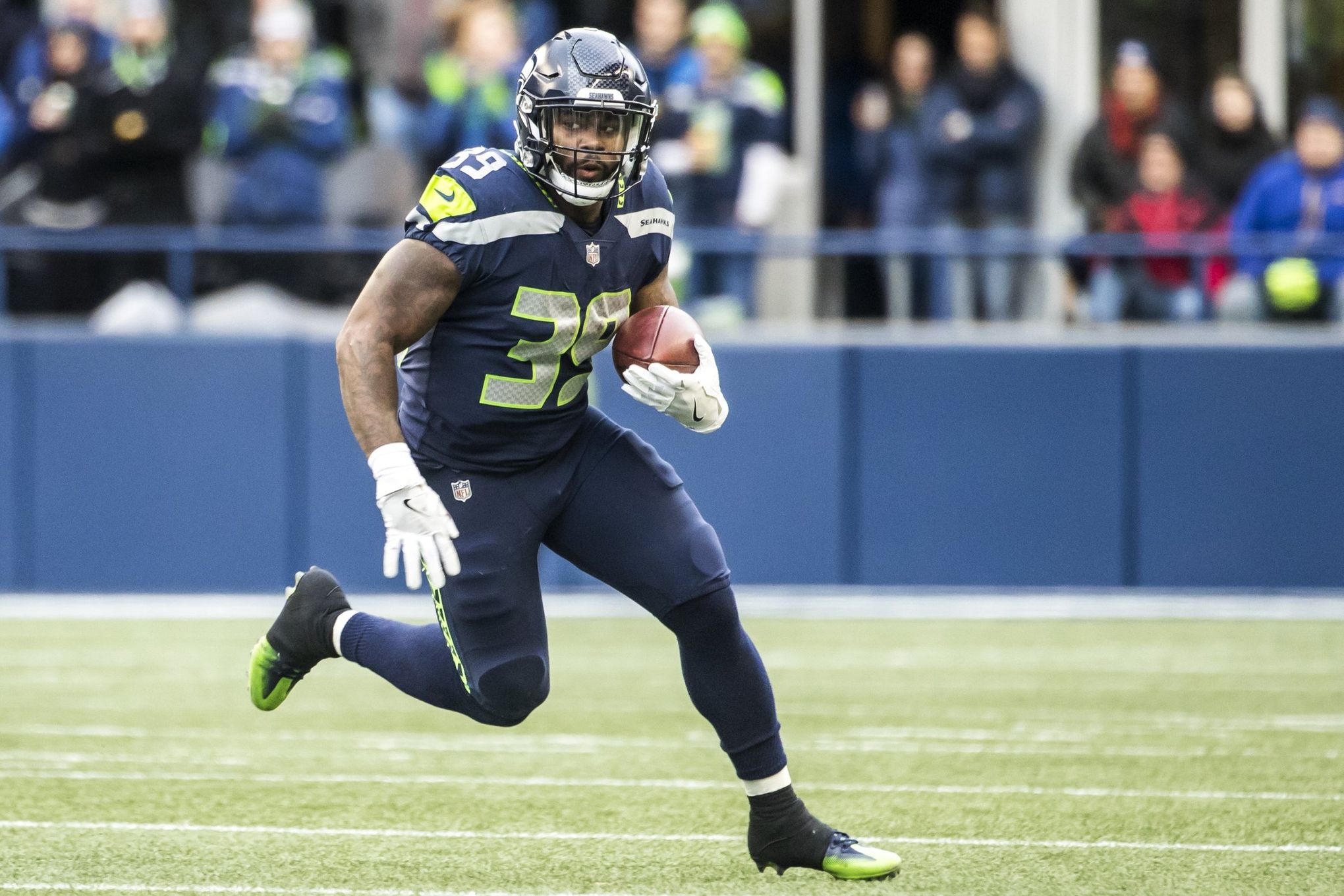 Seahawks bring back Mike Davis as running back corps begins to take ...