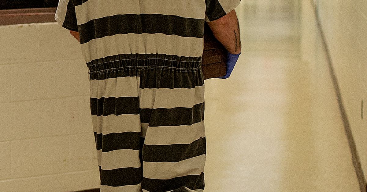 After arrest, inmates cross state to complete sentences | The Seattle Times