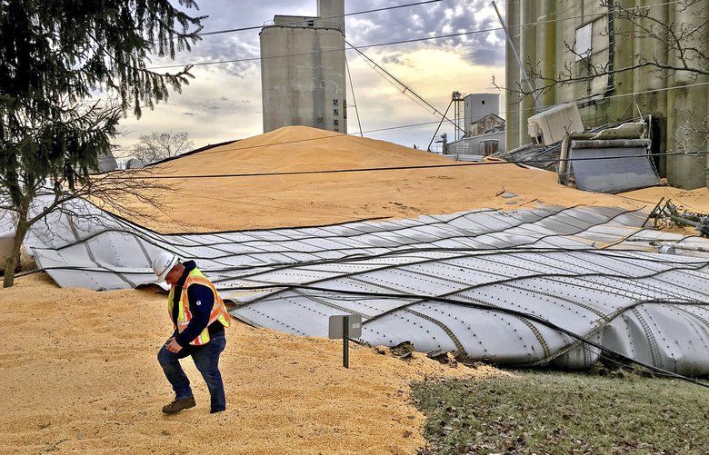 Silo collapse spills 10,000 tons of corn onto Ohio road | The Seattle Times