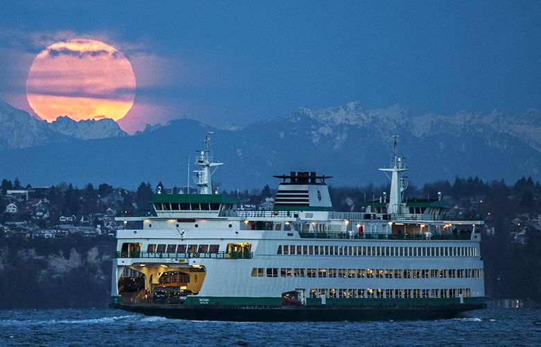 Reader’s Lens | Supermoon, jumbo ferry | The Seattle Times