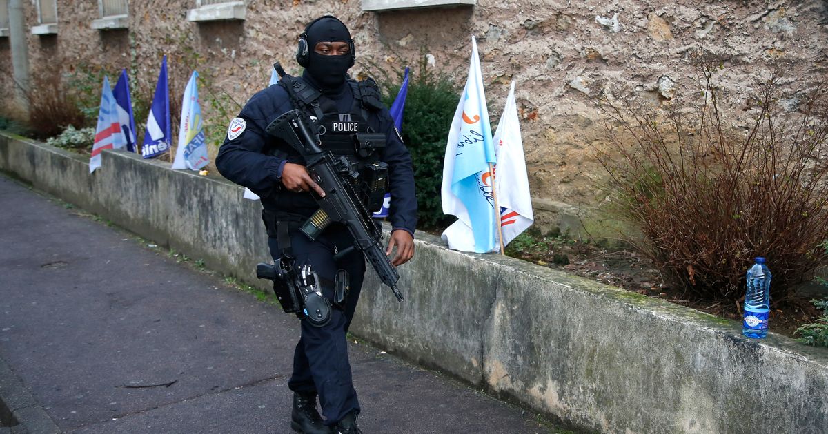 French prison guards block over 125 prisons, risk sanctions | The ...
