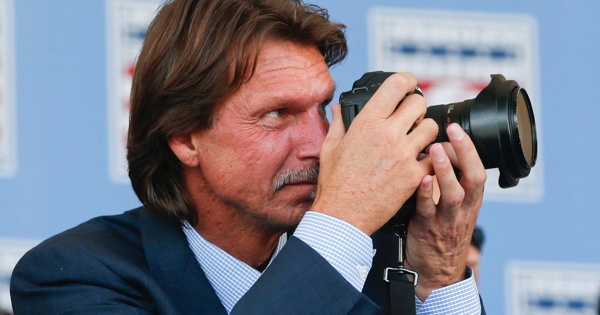 Randy Johnson, back in Seattle for Hutch Award ceremony, strolls down ...