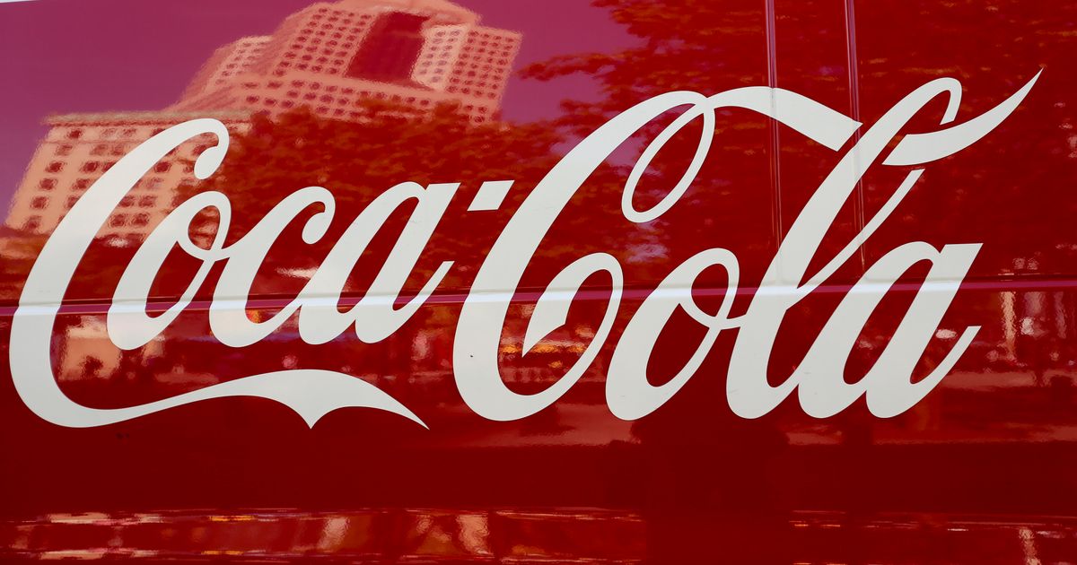 Coke sales fall as company shifts gears, sheds bottling biz | The ...