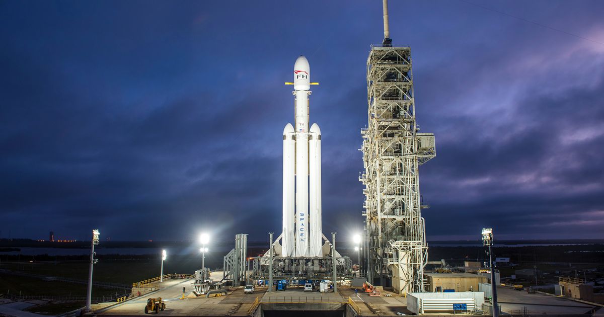 SpaceX’s hot new monster rocket ready for first test flight | The ...