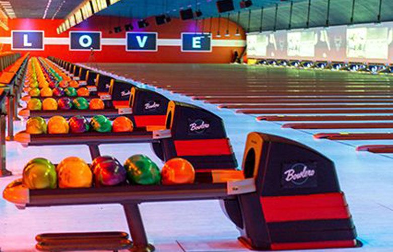At Bowlero, a trip to the bowling alley gets hip | The Seattle Times