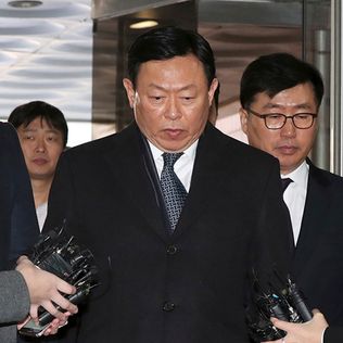 Asian retailer Lotte accepts resignation from jailed co-CEO | The ...