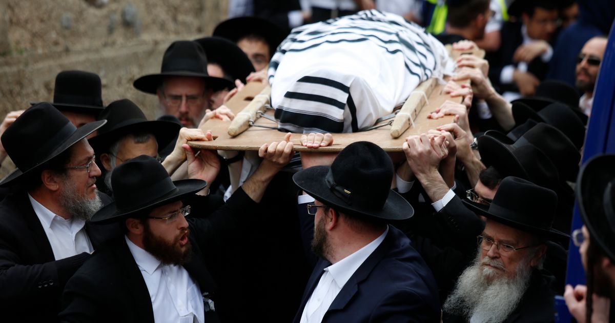 Tens of thousands at Jerusalem funeral of influential rabbi | The ...