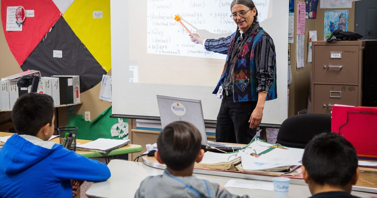 ‘Mr. Rainbow’ brings native language of Yakamas to life for youngsters ...