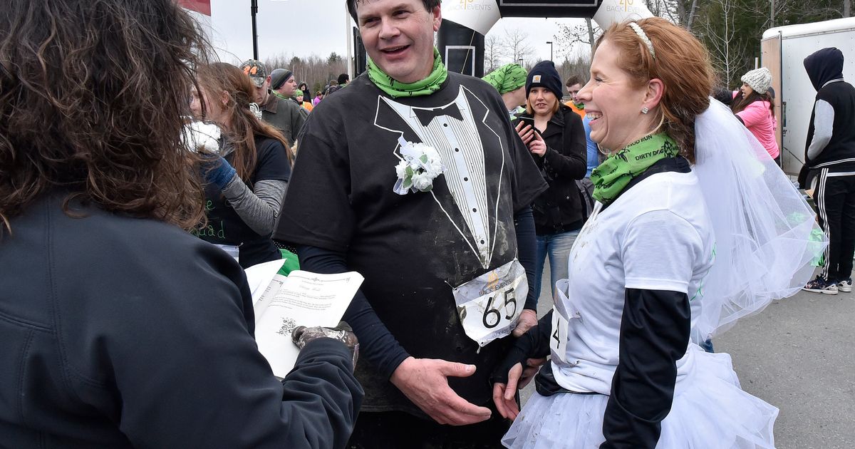 Couple celebrates a muddy wedding day | The Seattle Times