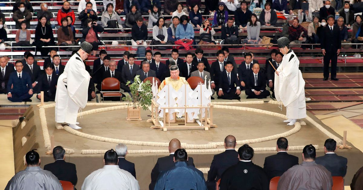 Sumo in uproar as women first responders ordered out of ring | The ...