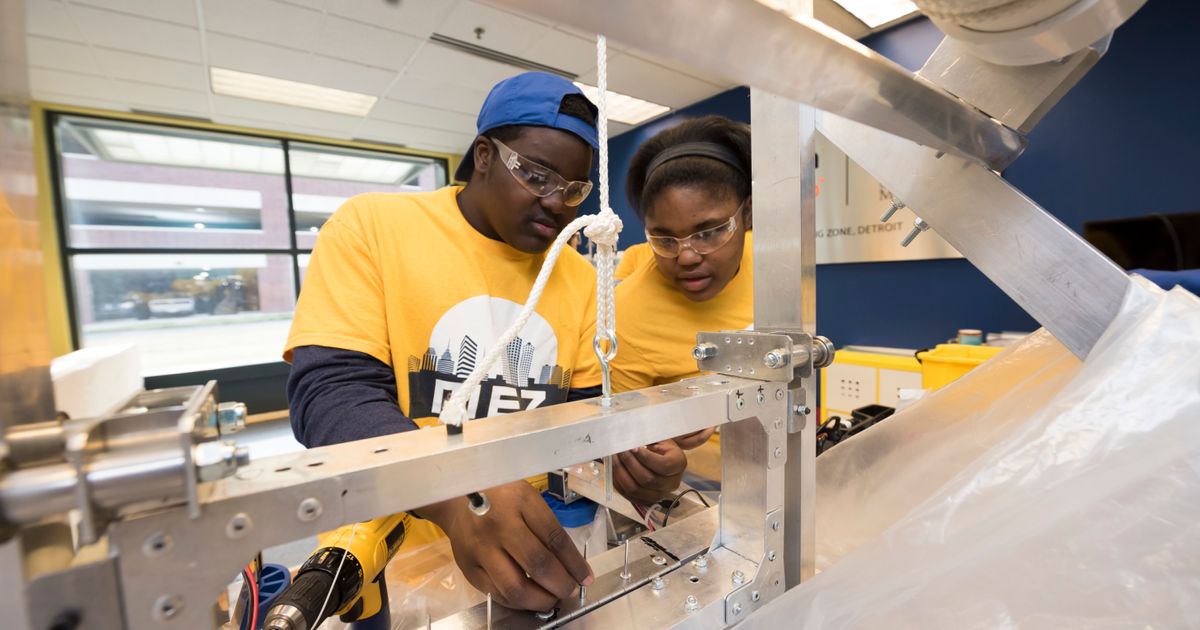 Michigan students prep for global robotics competition | The Seattle Times