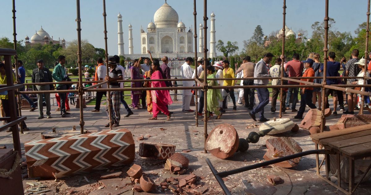 Strong storm damages minarets at gates of Taj Mahal | The Seattle Times
