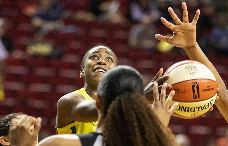 Storm wins fifth straight with WNBA record three-point barrage | The ...