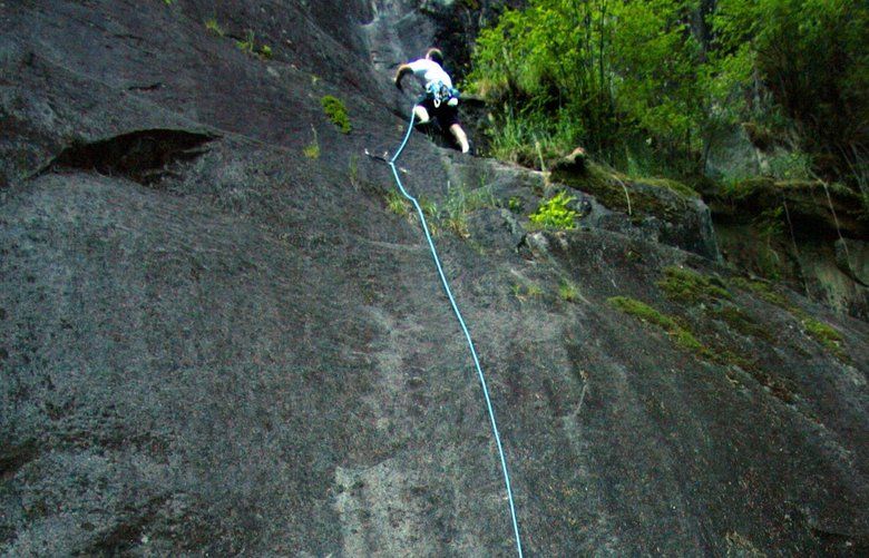 Climber rescued after fall from Index Town Wall | The Seattle Times