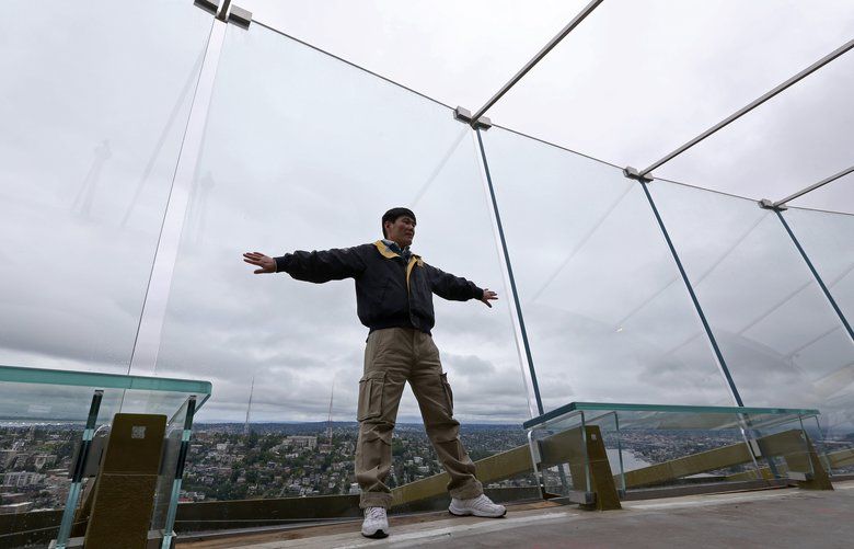 First look: Space Needle unveils nearly complete glass observation deck ...
