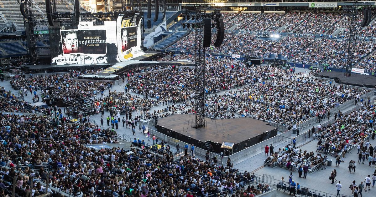 Review: Taylor Swift’s juggernaut Reputation tour conquers CenturyLink ...