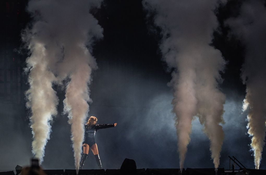Review: Taylor Swift’s juggernaut Reputation tour conquers CenturyLink ...