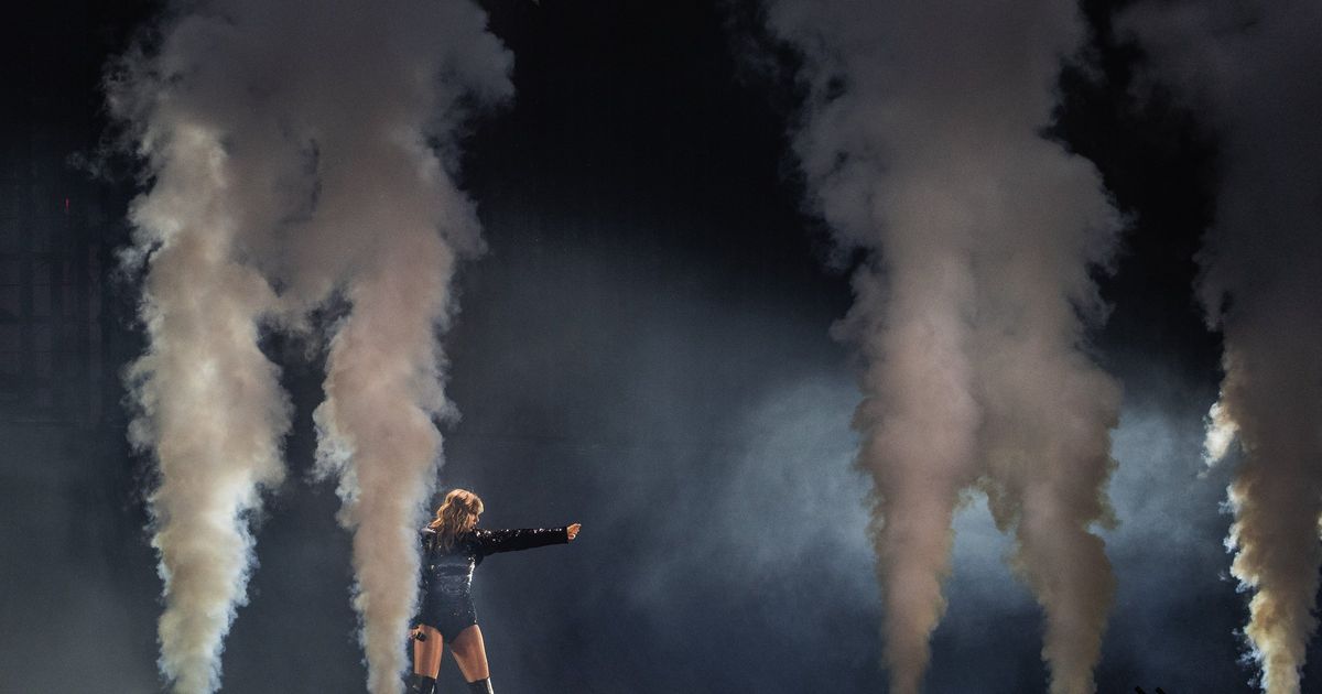 Review: Taylor Swift’s juggernaut Reputation tour conquers CenturyLink ...