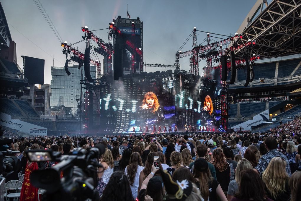 Review: Taylor Swift’s juggernaut Reputation tour conquers CenturyLink ...