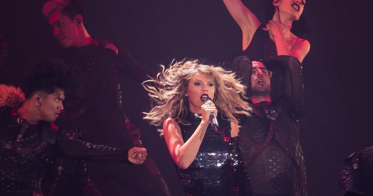 Review: Taylor Swift’s juggernaut Reputation tour conquers CenturyLink ...