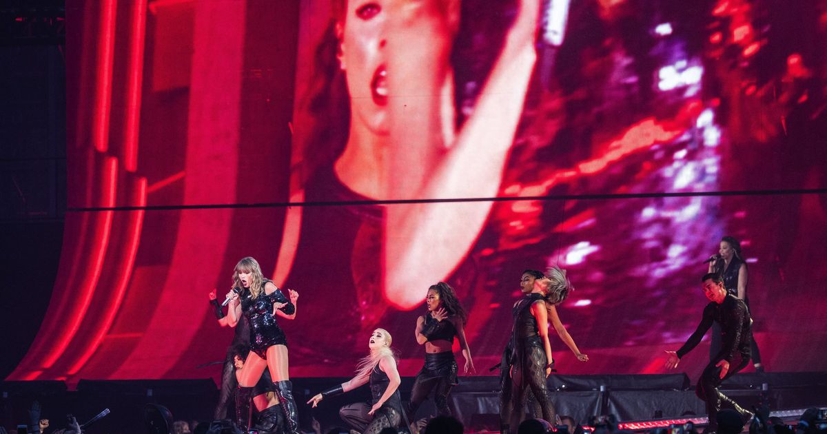 Review: Taylor Swift’s juggernaut Reputation tour conquers CenturyLink ...