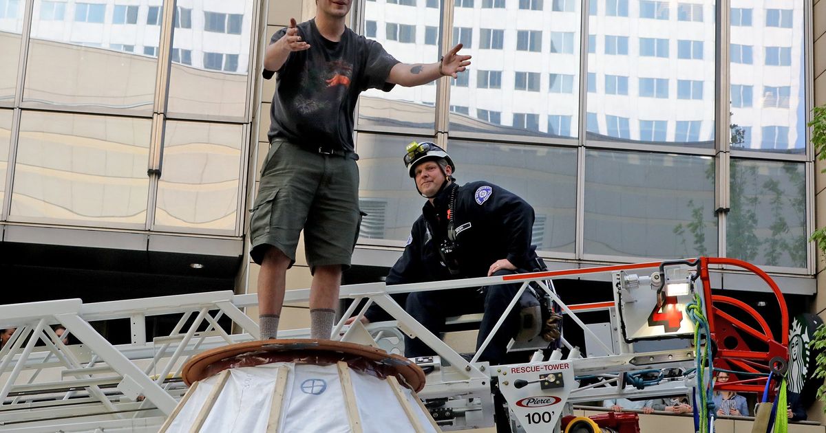 Trans Mountain Pipeline protesters arrested in downtown Seattle | The ...