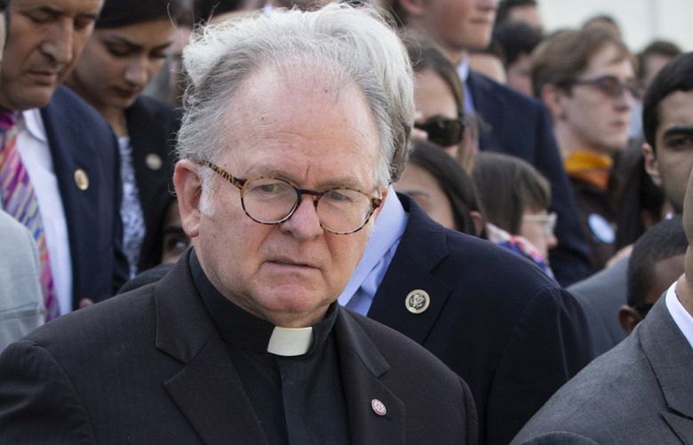 House chaplain regains job after challenging Ryan | The Seattle Times