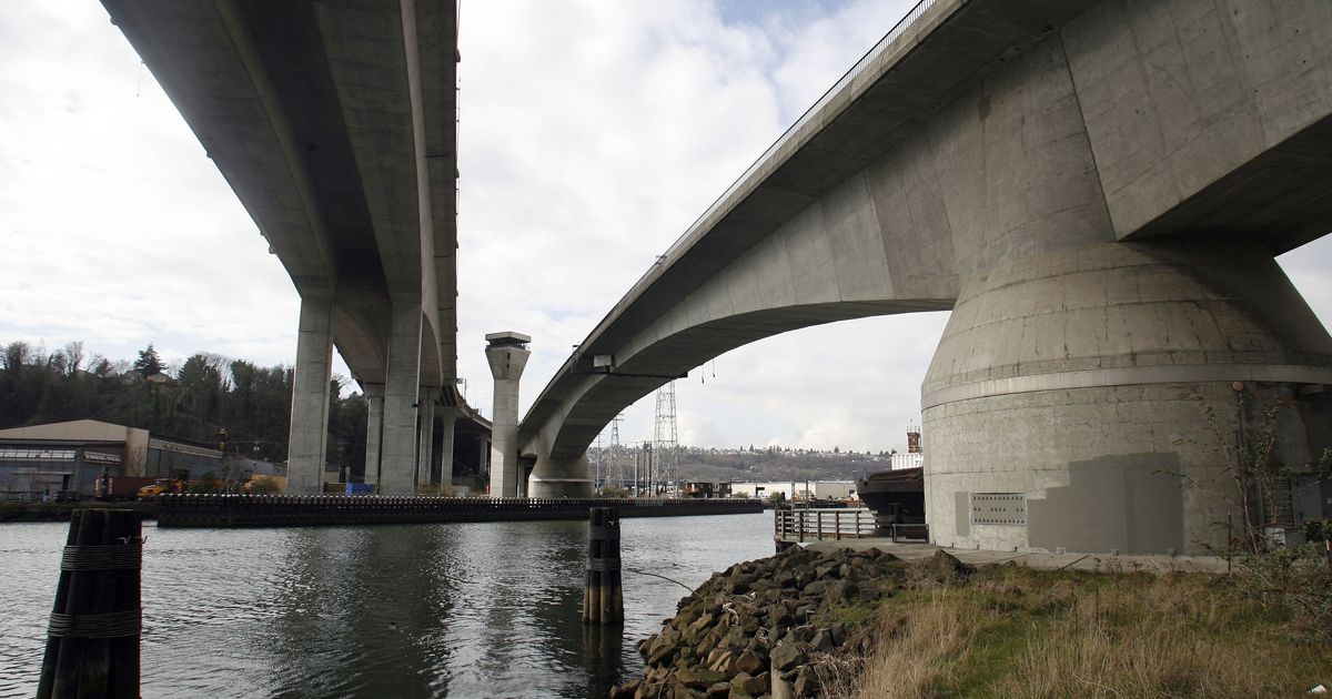 Spokane Street Bridge closes for emergency repairs | The Seattle Times