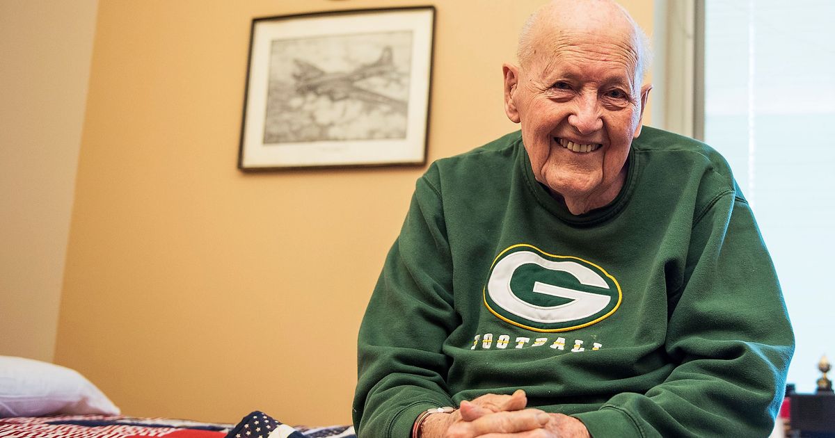 WWII veteran finally being awarded Purple Heart | The Seattle Times