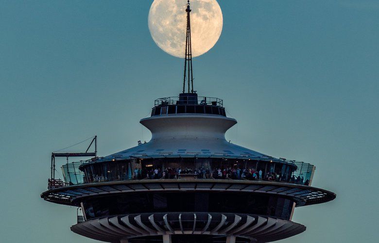 Reader’s Lens | The Space Needle skewers the rising moon | The Seattle ...